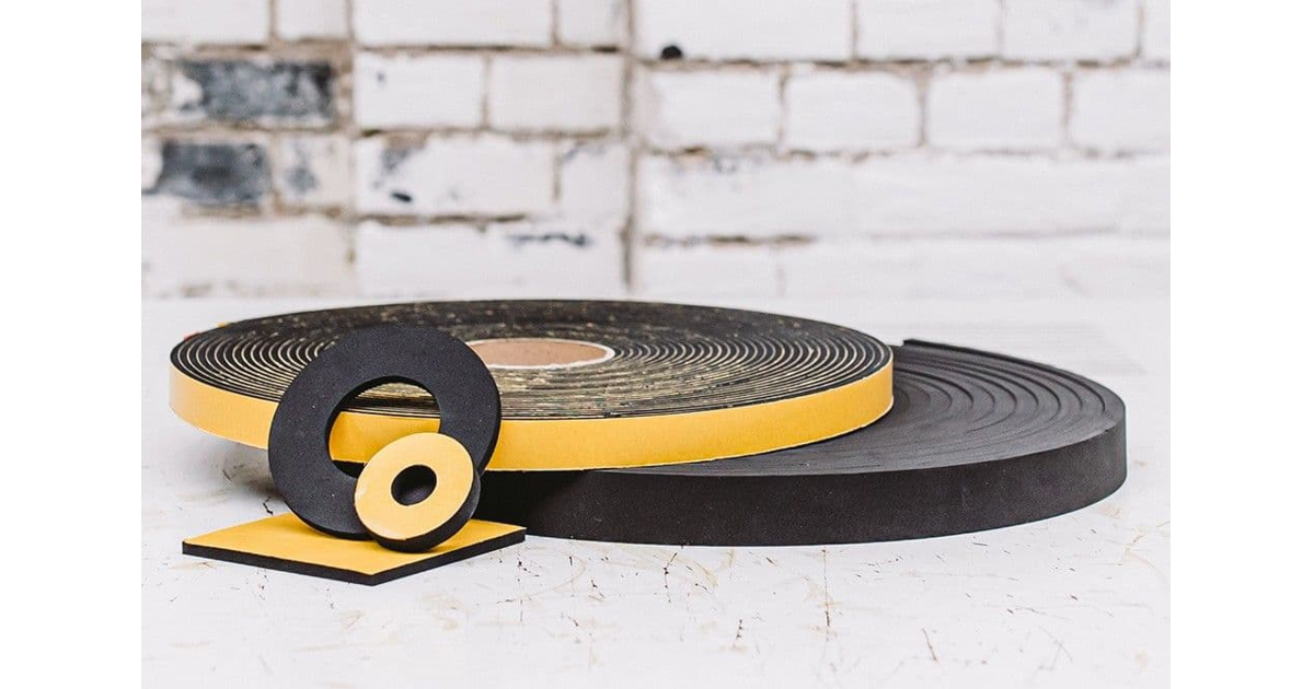 NBR foam: the best for contact with oil | Custom-made by EKI